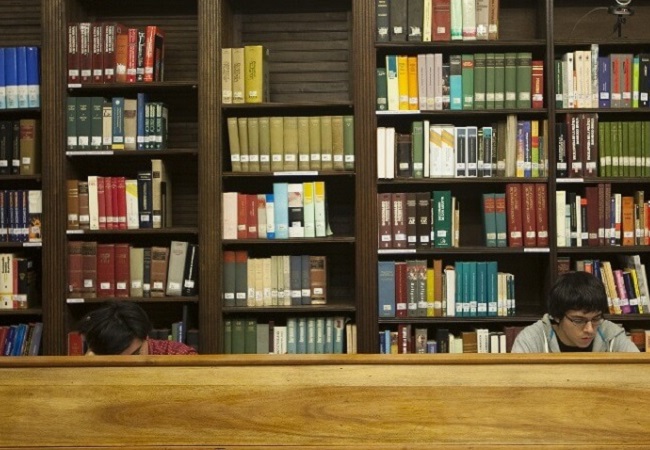 Biblioteca UAH inicia préstamo de libros físicos con reserva previa ...