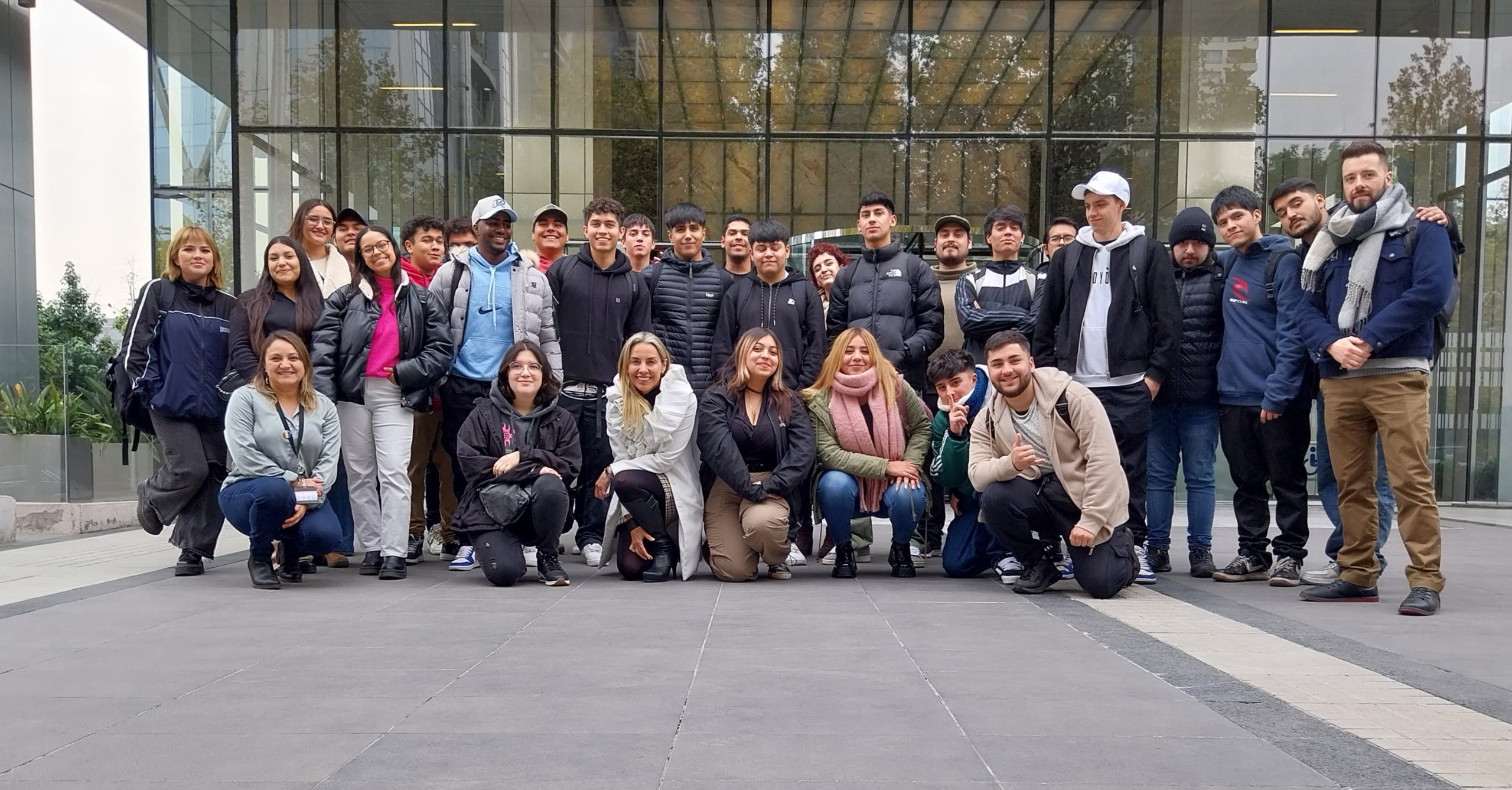 Estudiantes UAH visitan el CIO de BHP | UAH - Universidad Alberto Hurtado