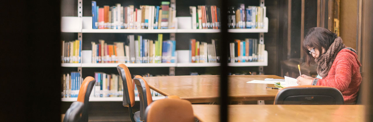 La UAH abre su biblioteca a 18 colegios de la comuna de Santiago